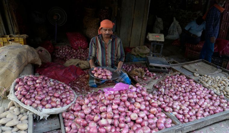 Centre lifts onion export ban, imposes minimum export price of $550 per tonne- The Week